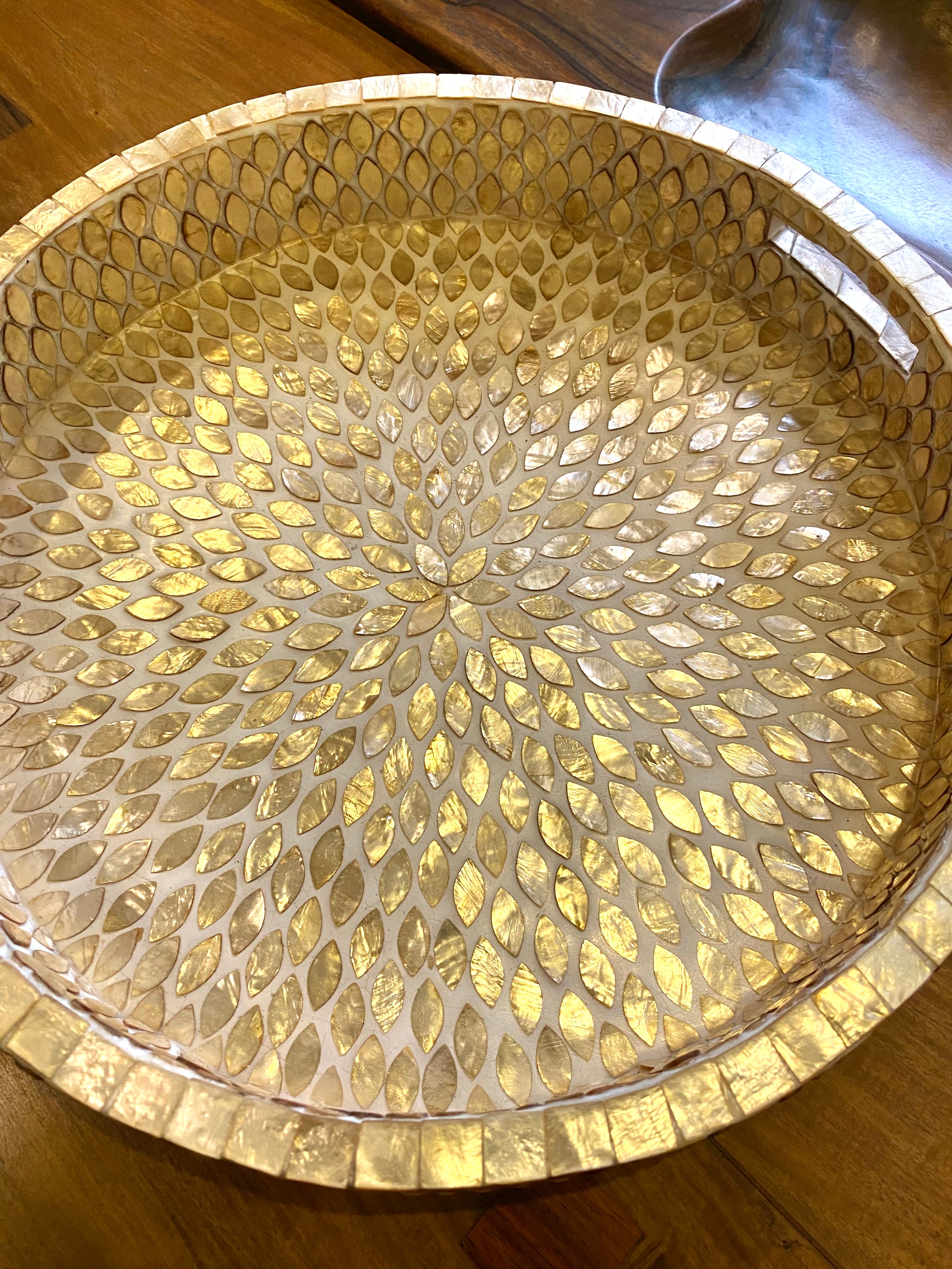 Calla Round Capiz Trays – Manila Table