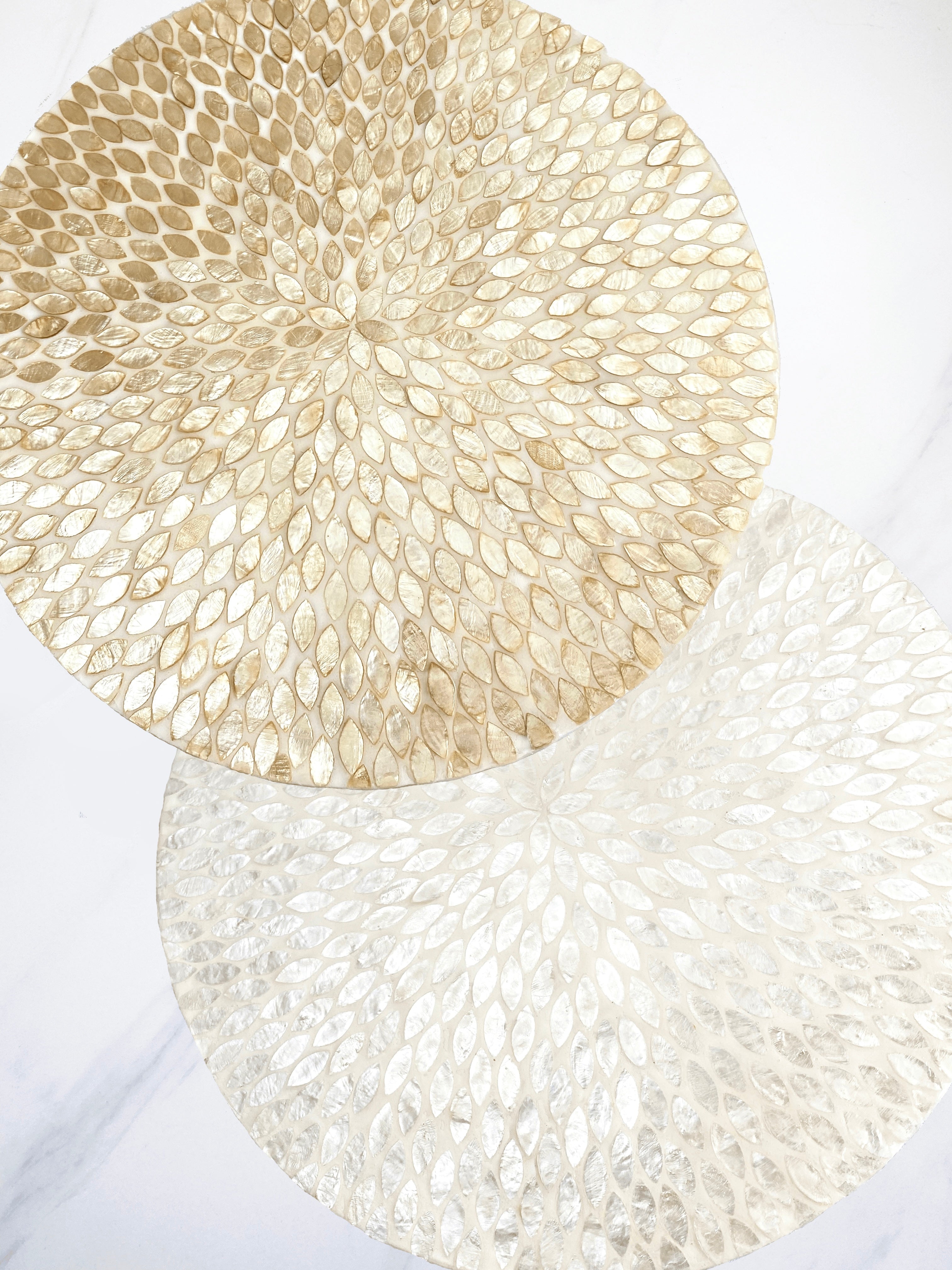 Manila Table: Linens and Décor