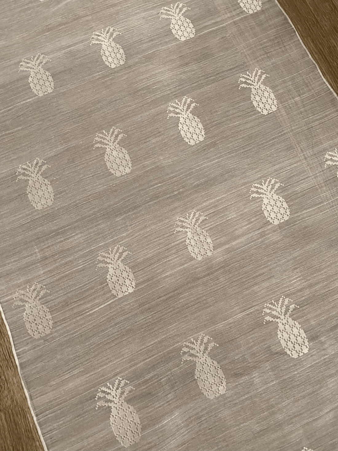 Pinya Piña Table Runner – Manila Table